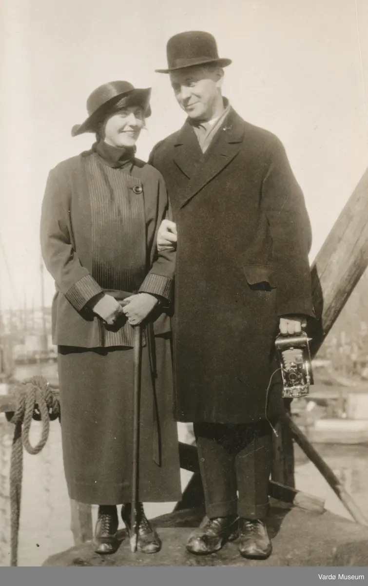 Portrett av Tora og Anton Nymoen en gang på 1920-tallet. -Vardø Museum ...