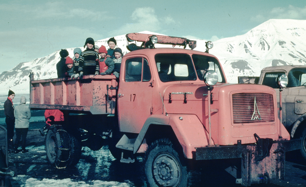 Første båt, 1961. -Svalbard museum / DigitaltMuseum