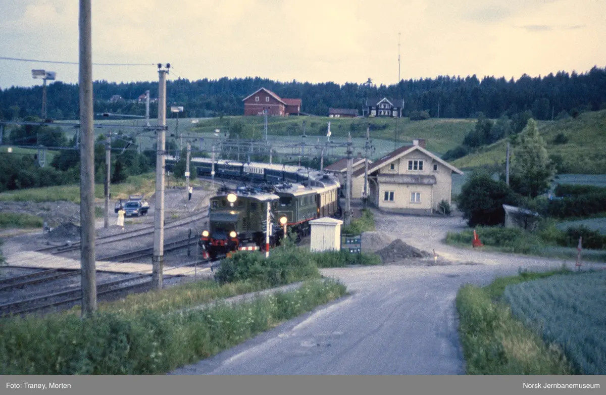 Elektrisk lokomotiv El 1 2001 og El 5 2039 med Intraflugs ...