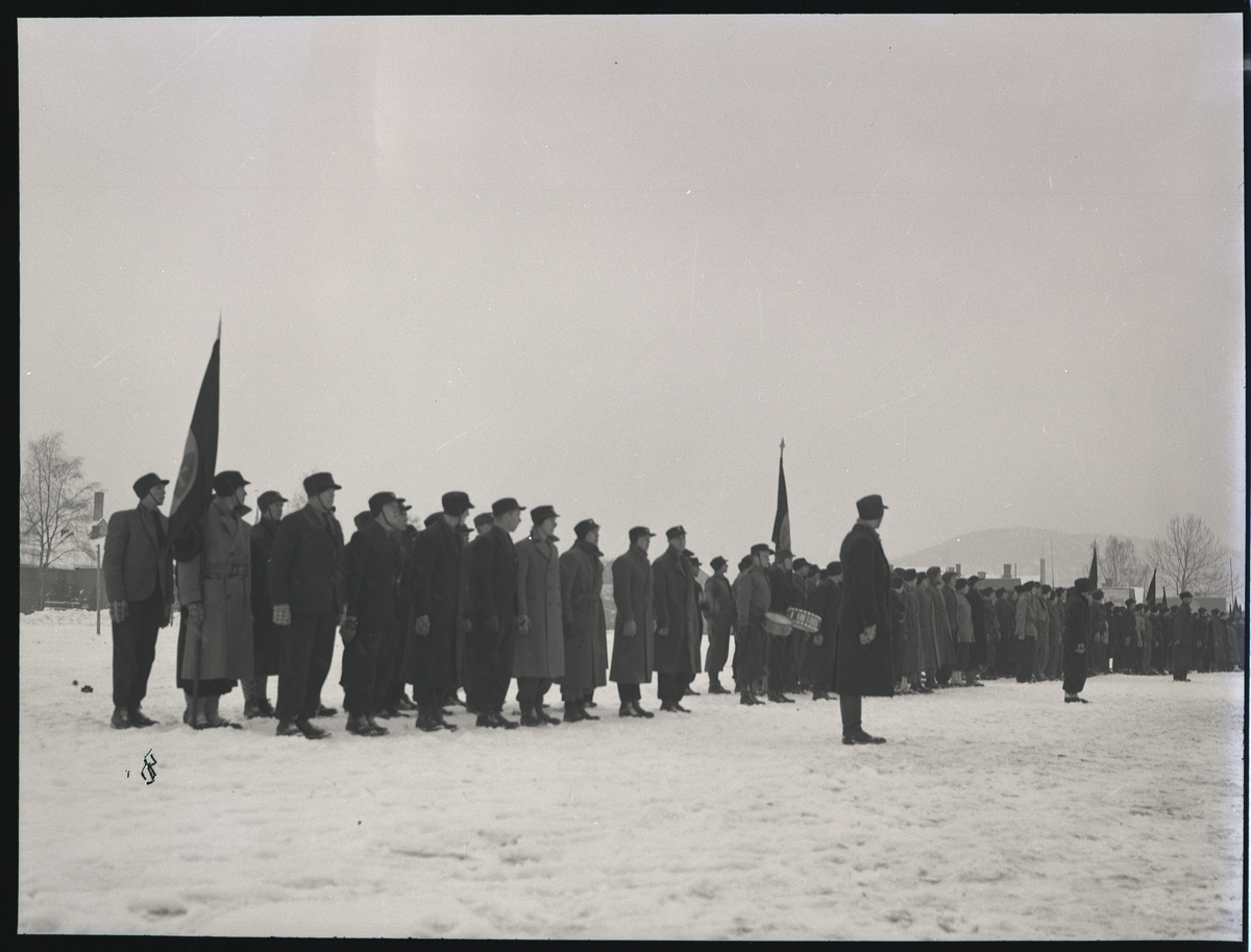 Foto av Hirden på oppstilling under samarbeidende øvelse med Wehrmacht ...