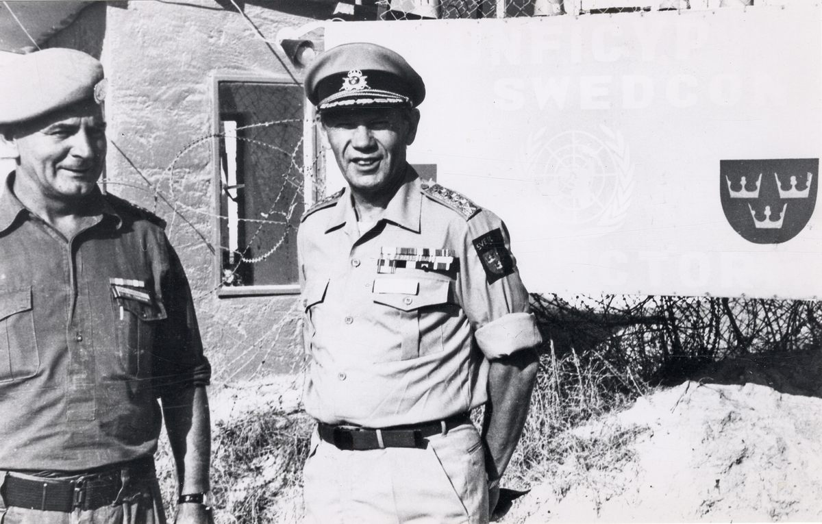 Svenska FN-bataljonen 76 C på Cypern, 1980. Fr.v.: dåv. överstelöjtnant ...