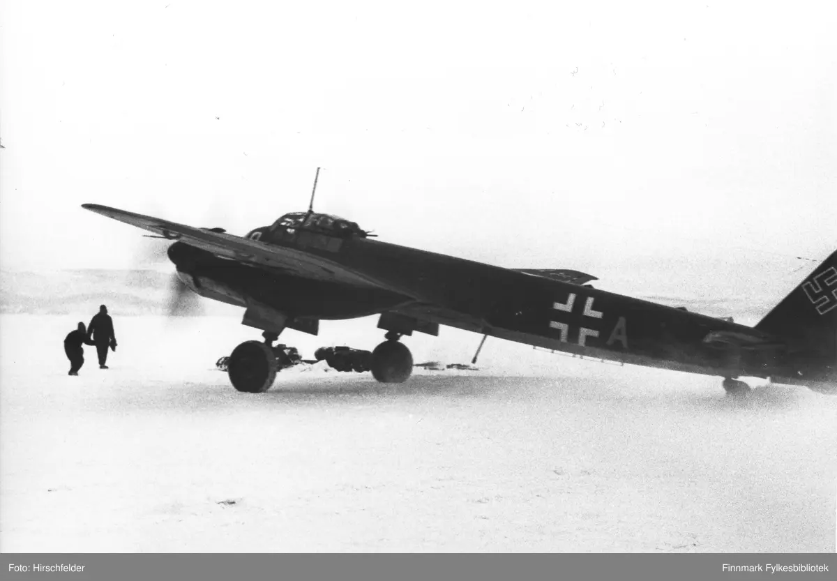 Startklar Junkers Ju 88A-4 med kjennetegn 4D+AL ved 3. skvadron av ...