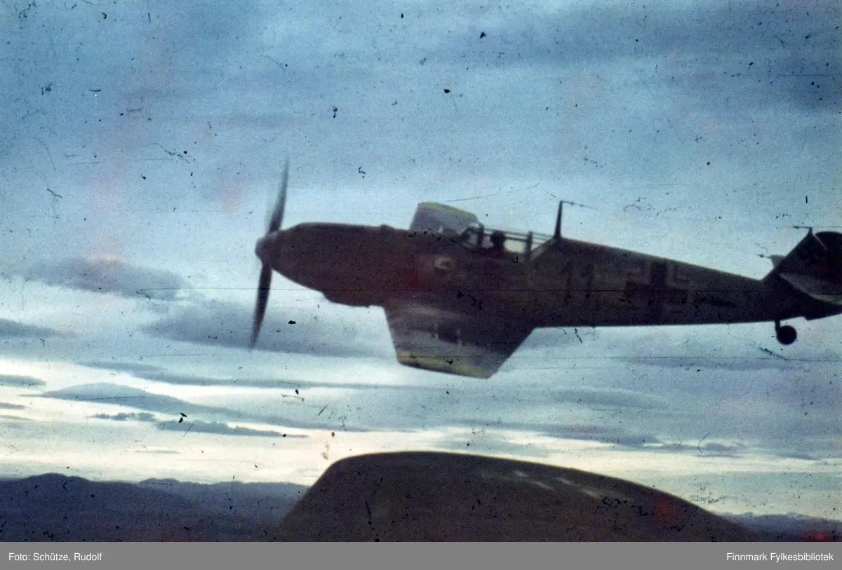 En Messerschmitt Bf 109E "Sort 11" fra 5. skvadron av jagerving 77 (5 ...