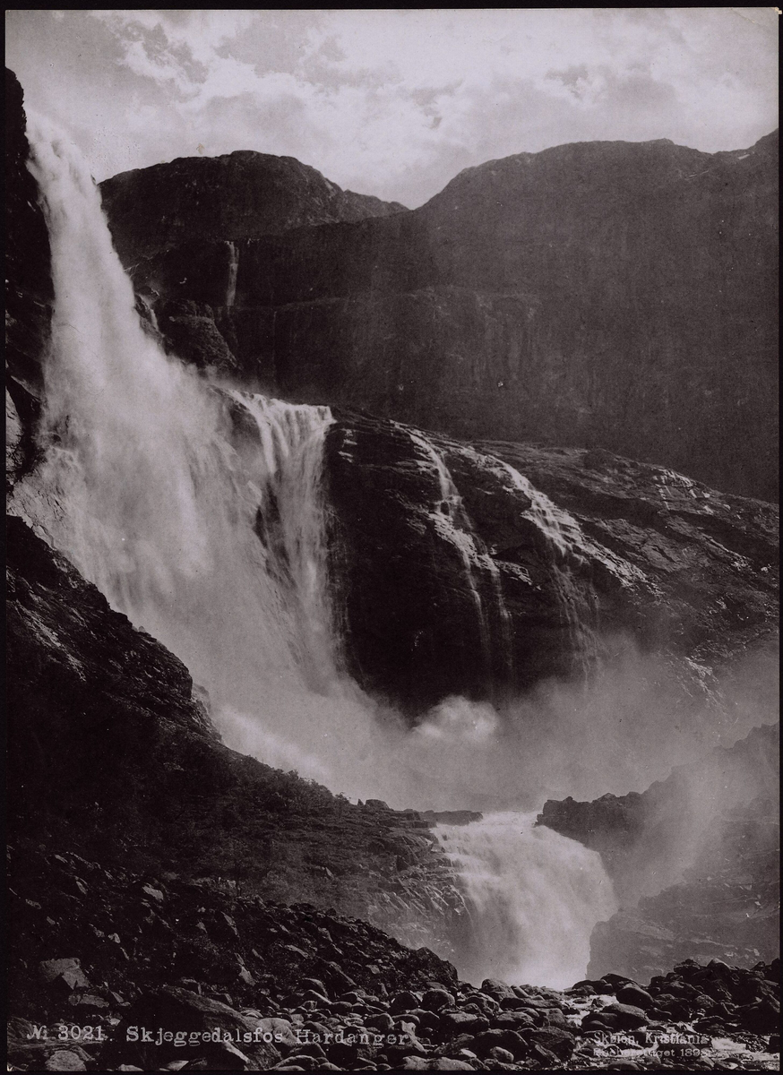 Skjeggedalsfos, Hardanger [Fotografi] -Nasjonalmuseet ...