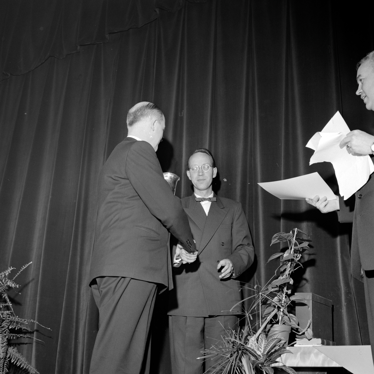 Fredrikstad Norsk Smalfilmer med Ringen og frue -DEXTRA Photo / DigitaltMuseum