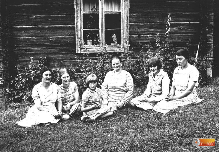 Fr.v. Skomakra-Elin Johansson, Schols-Jenny Jansson, Larsollas-Brita ...