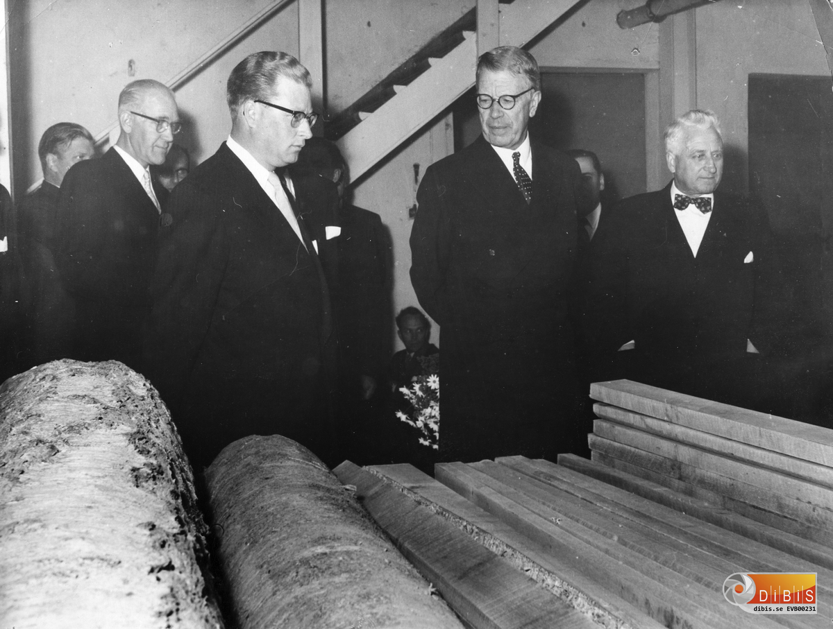 Kung Gustaf VI Adolf på besök i Edsbyverken 1955. 1. John Lingman 2 ...