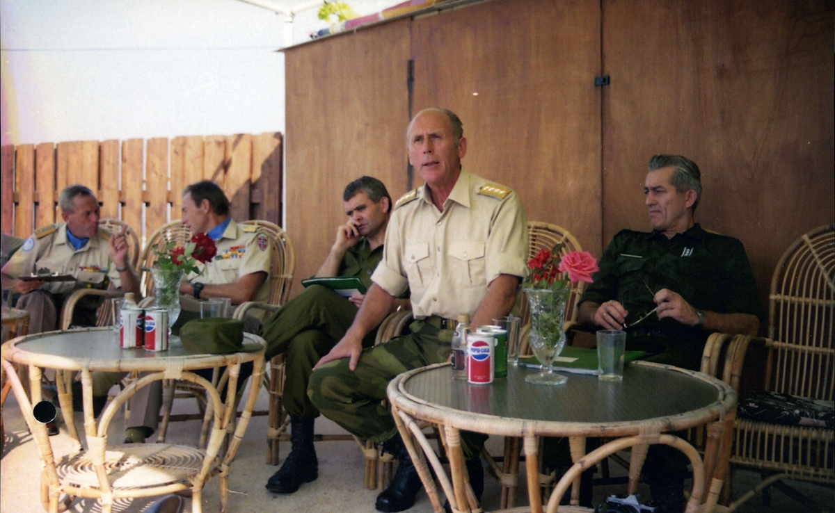 Den norske kontingenten ved UNIFIL HQ inspiseres av forsvarssjef ...