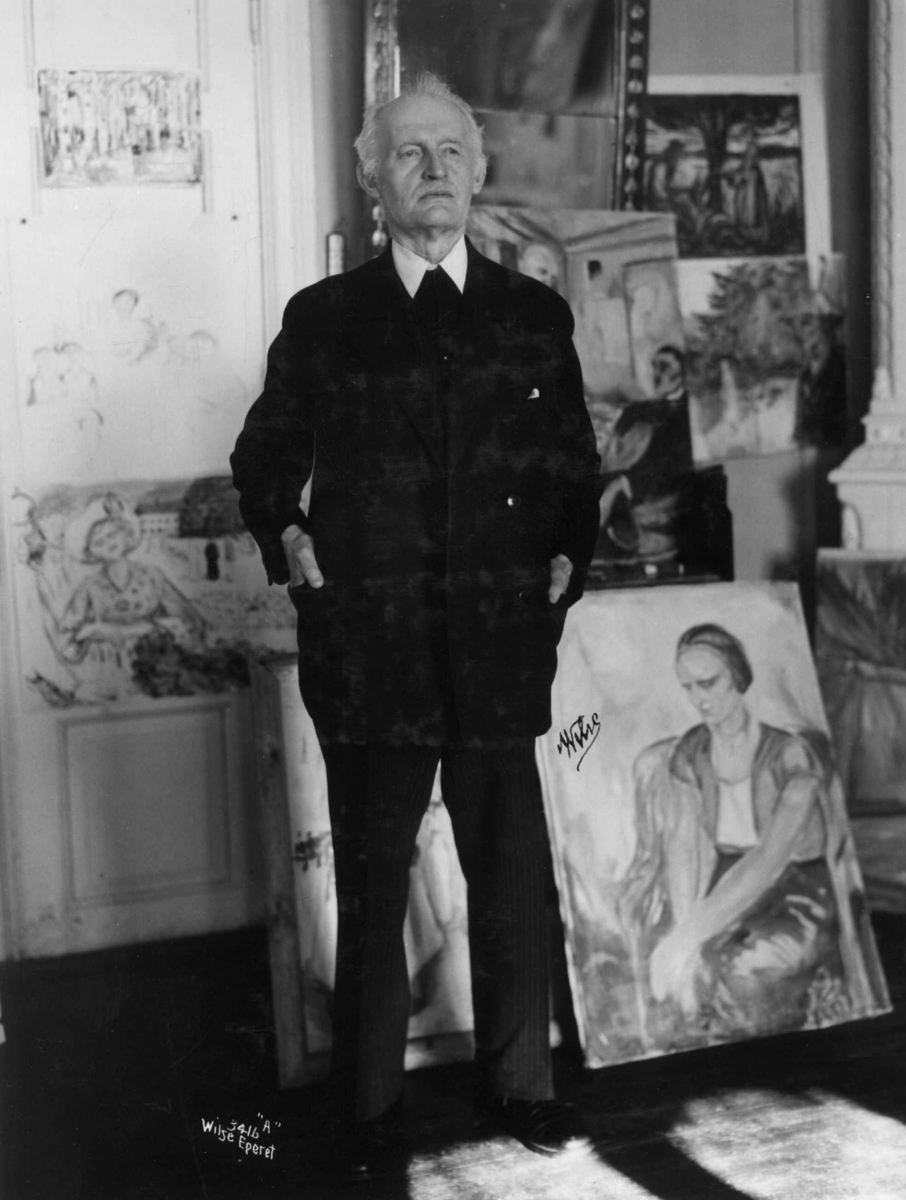 Kunstneren og maleren Edvard Munch fotografert av Anders Beer Wilse i ...