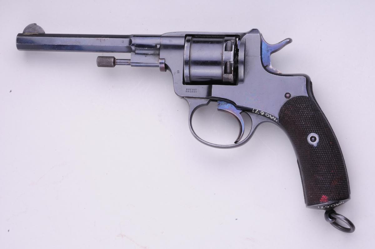 Revolver 7,68mm Nagant M1892 -Forsvarets museer / DigitaltMuseum