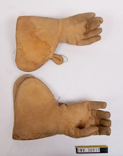 Handskar -Armémuseum / DigitaltMuseum