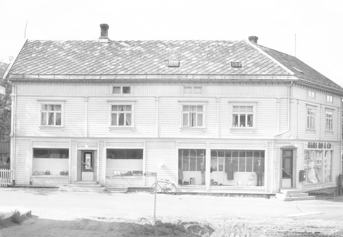 Hans Ro & Co, Mo i Rana. Konfeksjonsbutikk. (Ro-hjørnet). -Helgeland ...