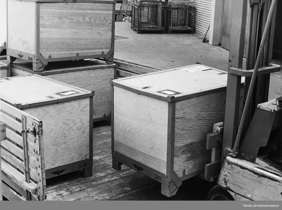 Transportbeholder for gods - pallboks - opplessing på lastebil -Norsk ...