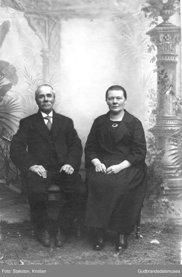 Brudeparet Ole Lindsheim (f. Åmodt 1869) og Anne Lindsheim (f. 1880 ...