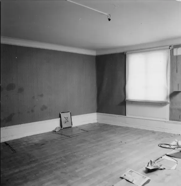 Hus 3. Uhuslängan. Interiör av äldre lägenhet. Rummet mot gatan. Syd ...