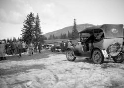 Hovedlandsrennet 1927. Transport. Parkering på Stampesletta. -Maihaugen ...
