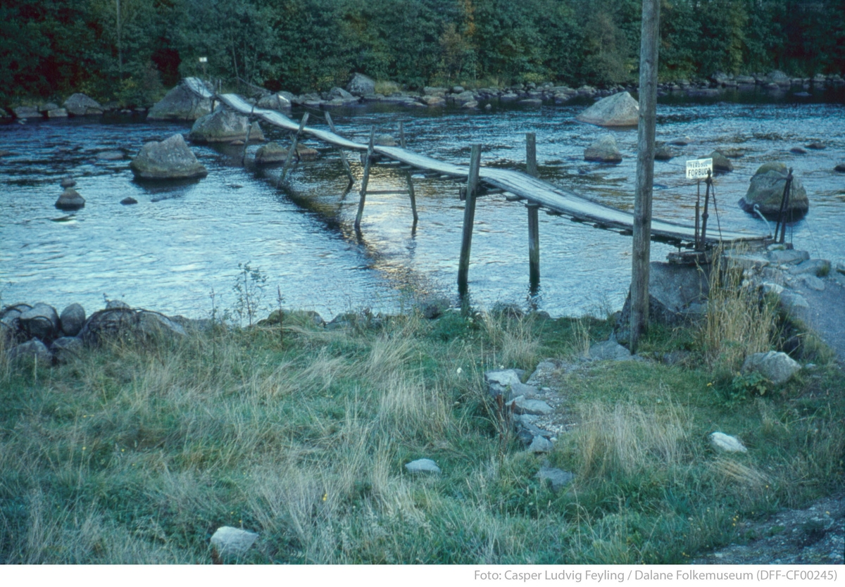 Dinsebrua - bru mellom Hafsøy og Eide -Dalane Folkemuseum / DigitaltMuseum