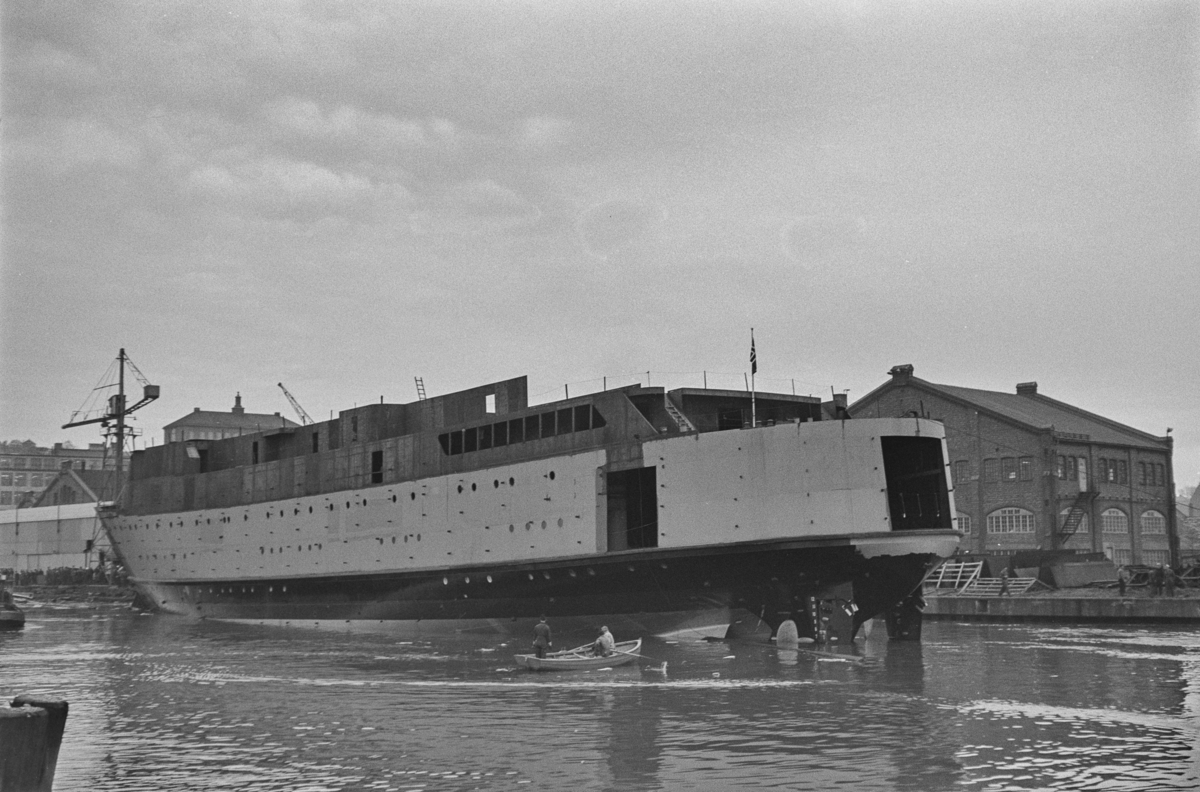 M/S Cort Adeler under sjøsetting ved Trondhjems Mek. Verksted ...