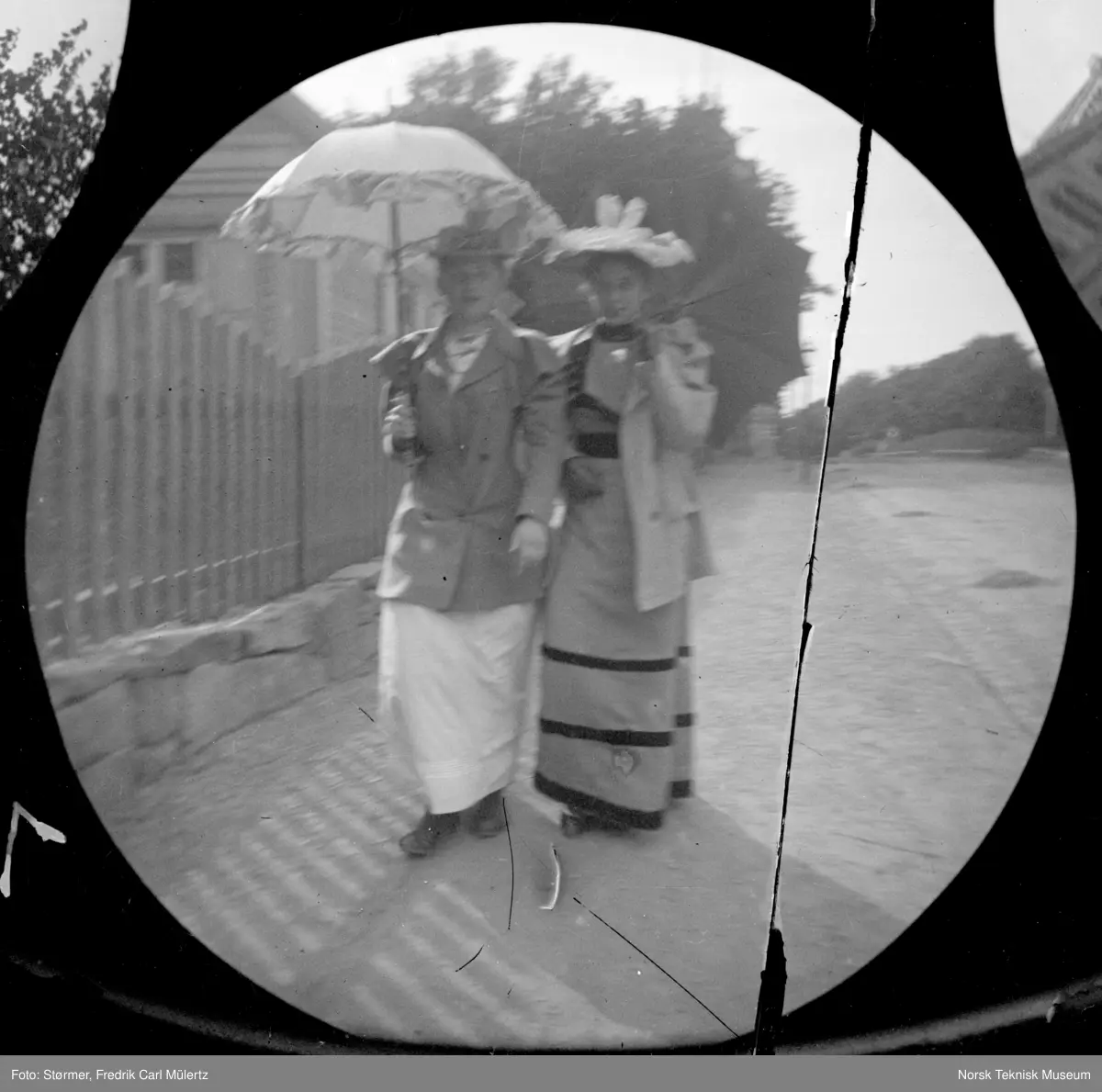 Anna Ording (senere fru Hurum) og Ingeborg Willumsen (senere fru Astrup ...