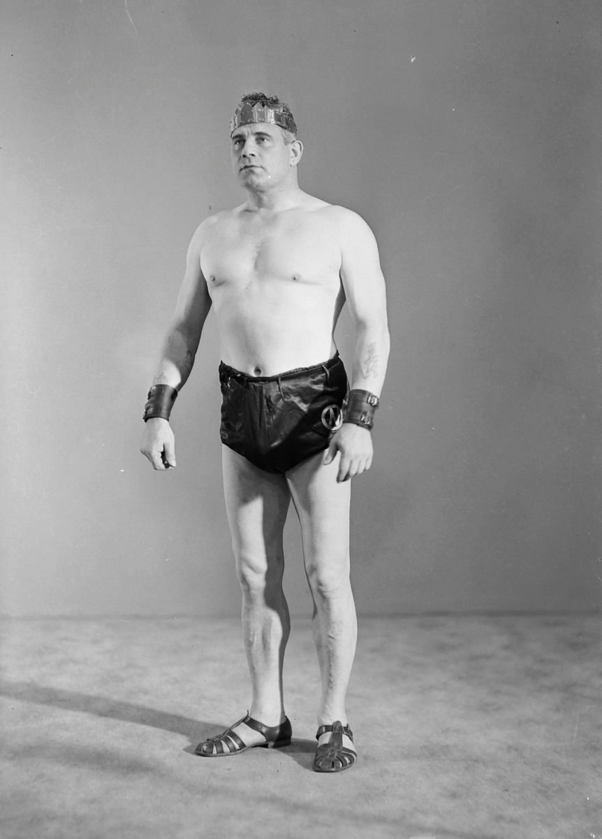 Sterk mann -Sverresborg Trøndelag Folkemuseum / DigitaltMuseum