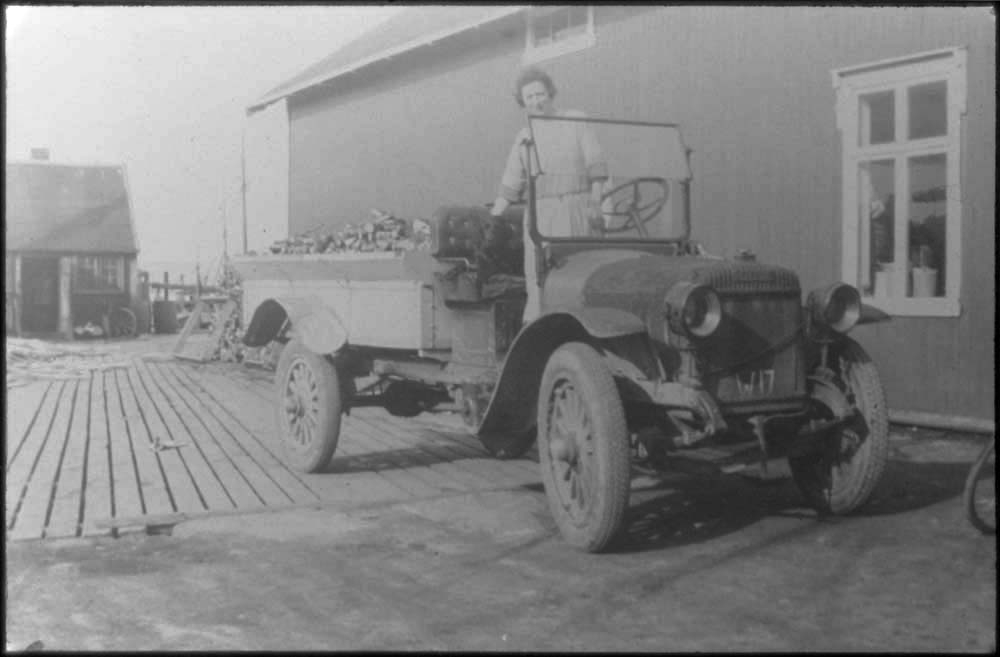 Lastebil ca. 1925. Lastebilen W-17 skal være en Republic tilhørende ...