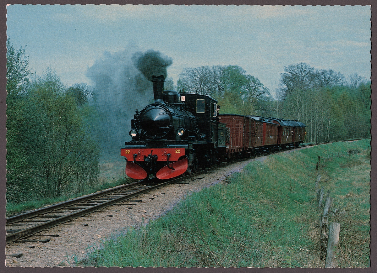 Norsholm - Västervik - Hultsfreds Järnvägar, NVHJ lok 22 på linjen ...