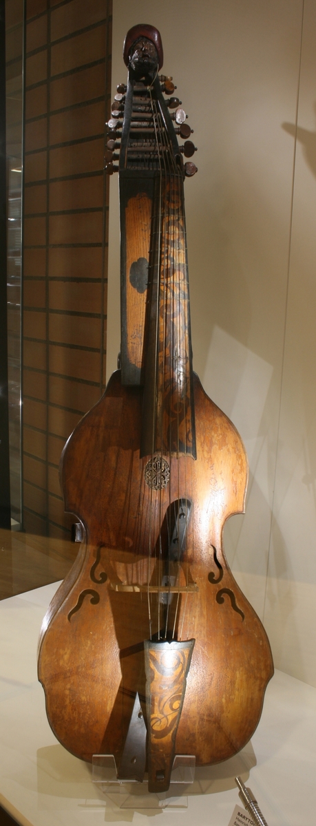 Baryton -Norges musikkhøgskole / DigitaltMuseum
