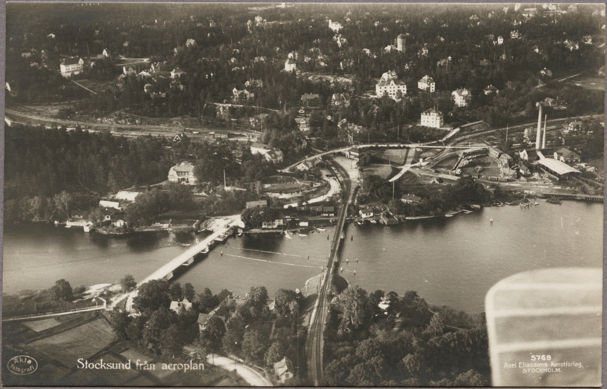 Flygfoto över Stocksund. -Järnvägsmuseet / DigitaltMuseum