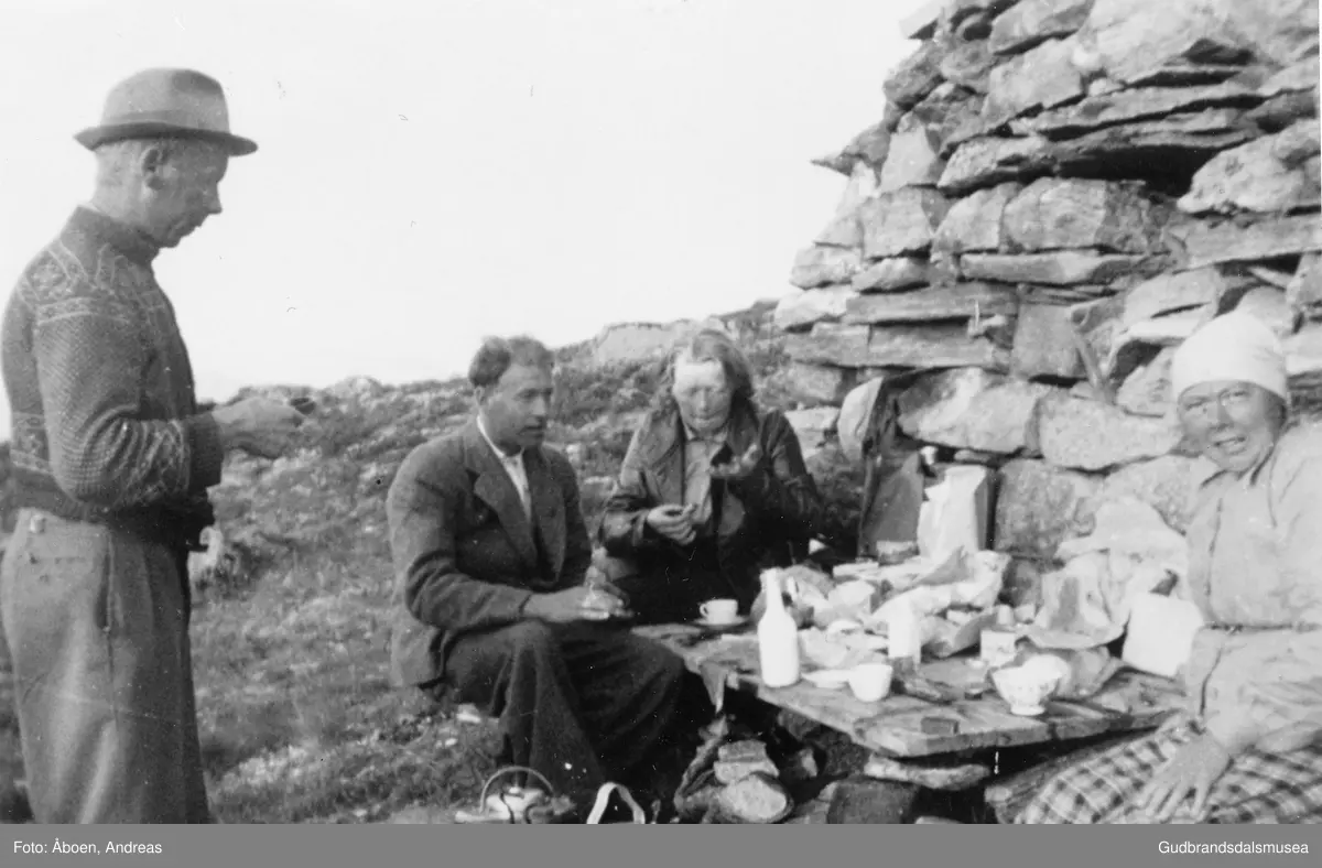 Fjelltur i 1940 åra. F.v.: Olav Austin (f. 1904), Ove Wangensten Haug ...
