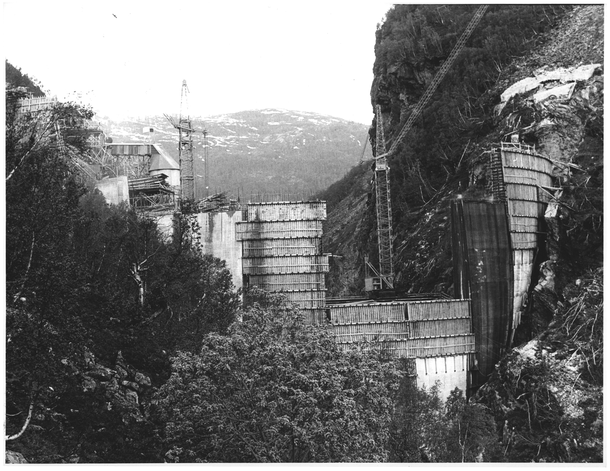 Zakariasdammen. Tafjord. Stordam på 93 meters høide under bygging. 28,5 ...