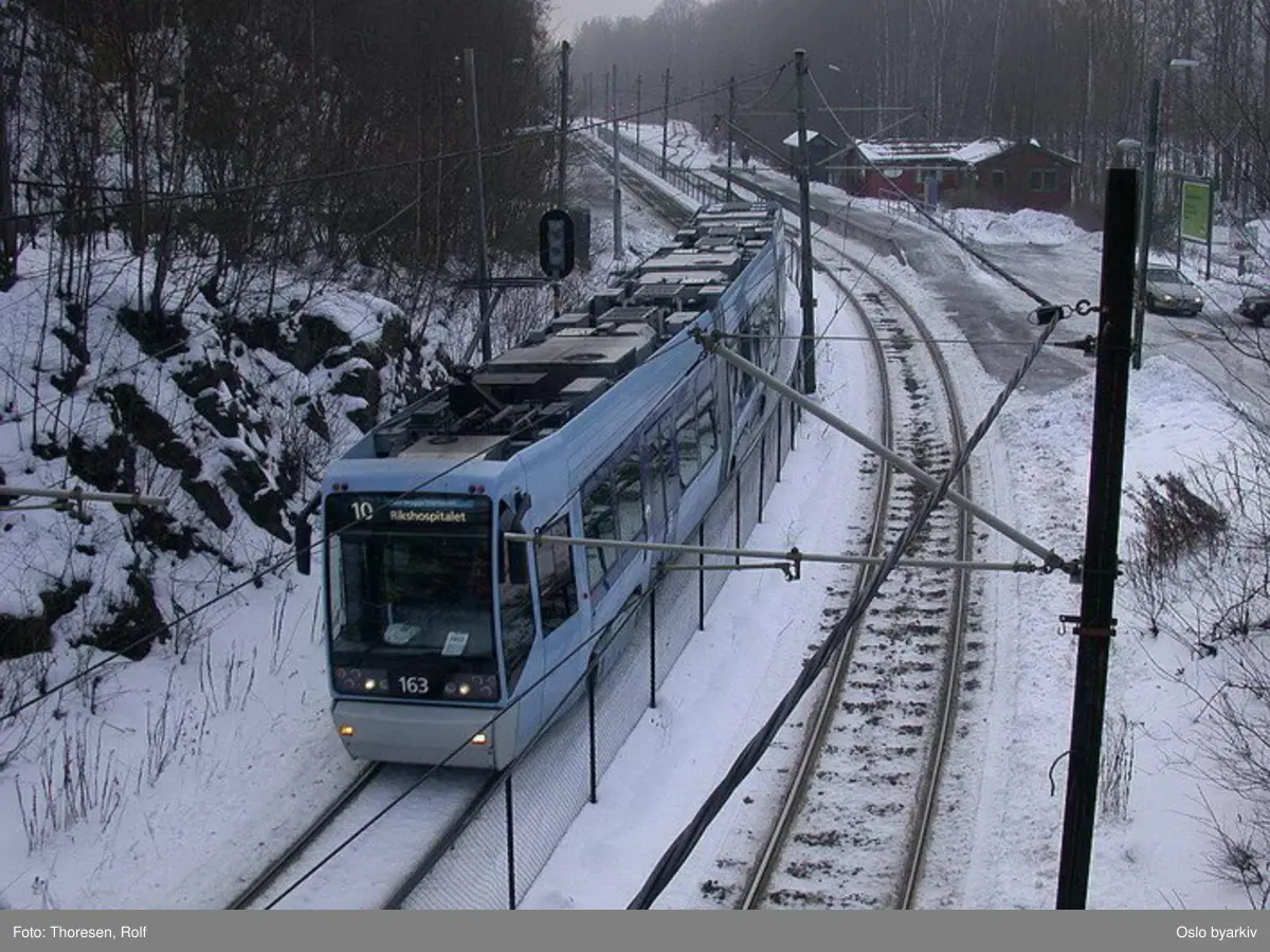 Oslo Sporveier. Trikk motorvogn type SL95 nr. 163 linje 10ved Jar ...