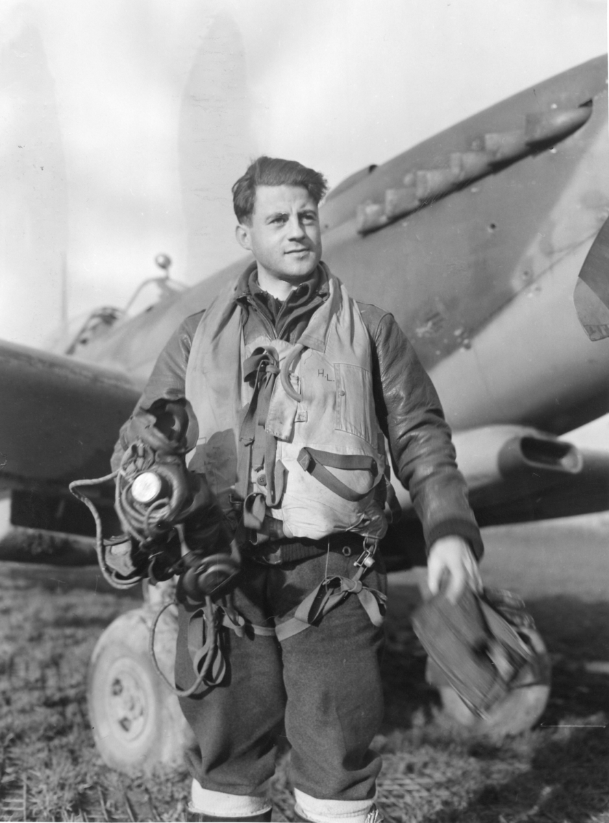 Pilot Hans Hagbarth Lorentzen fra 332 Skvadron, 132 (N) Wing ...