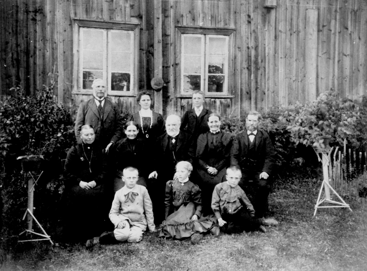 Familiene Sørum, Høyby, Gundersen på Høyby gård, Veldre, Ringsaker ...