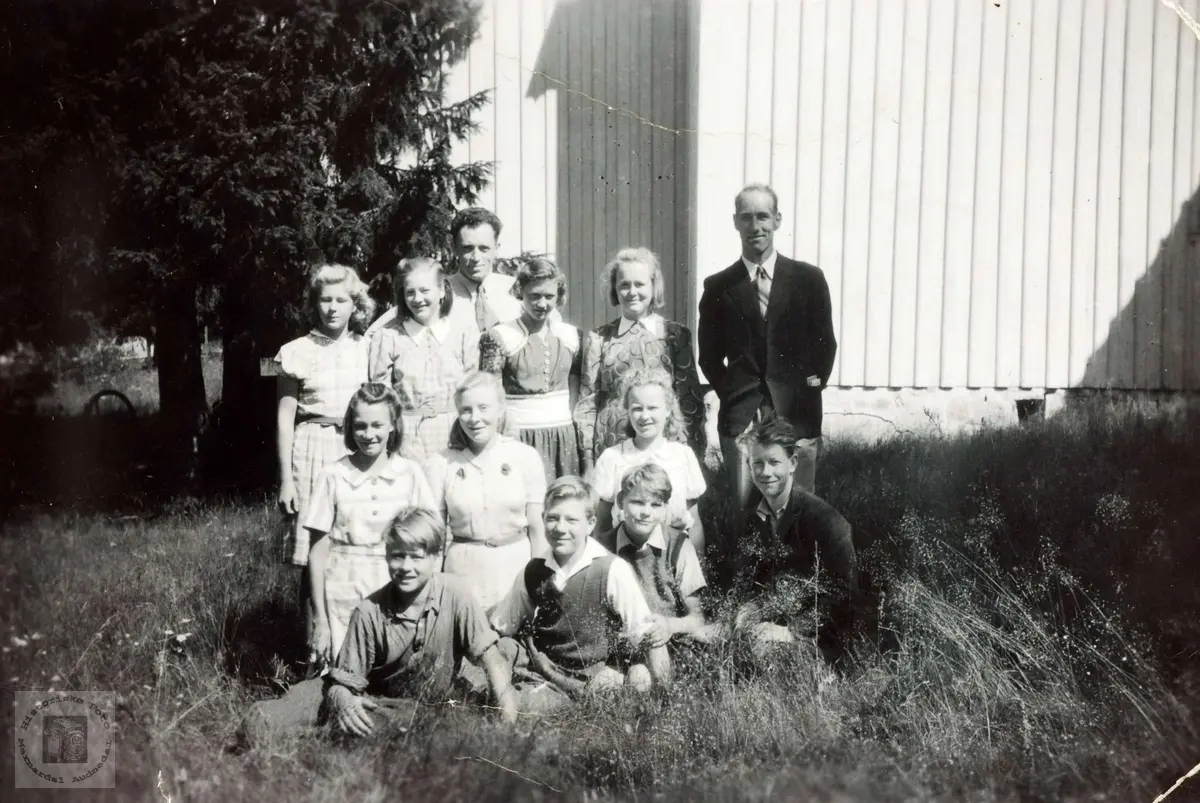 Noen av årets konfirmanter i Grindheim-Bjelland. -Historiske Foto ...