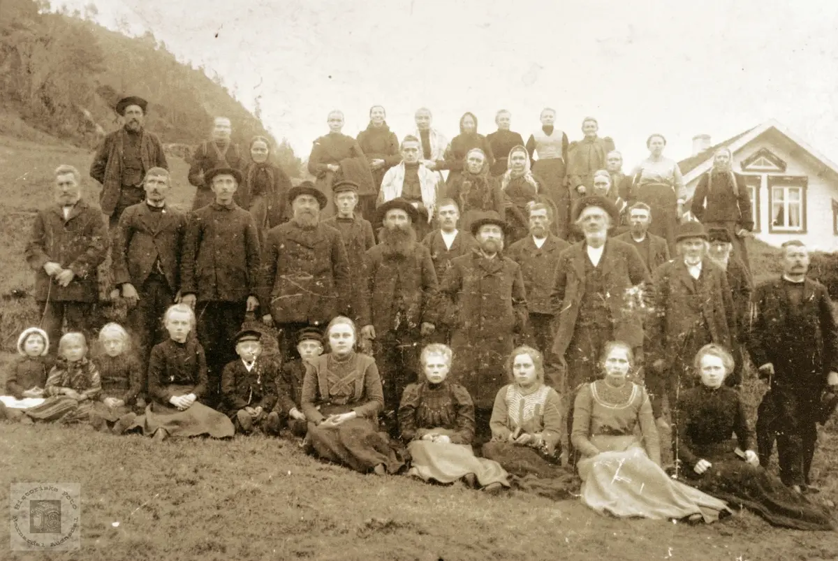 Møte på Viblemo med Simon Byremo som predikant. Konsmo. -Historiske ...