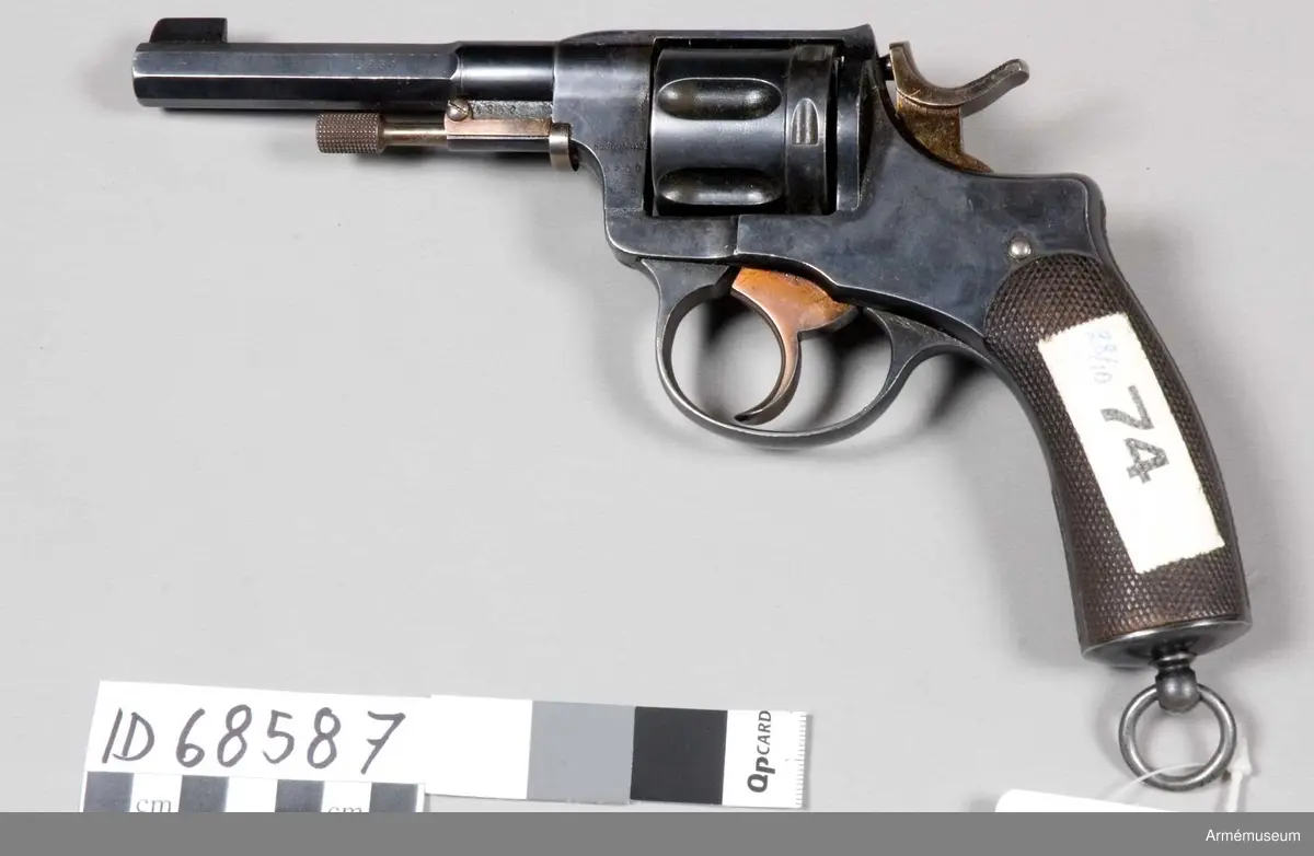 Revolver m/1887 -Armémuseum / DigitaltMuseum