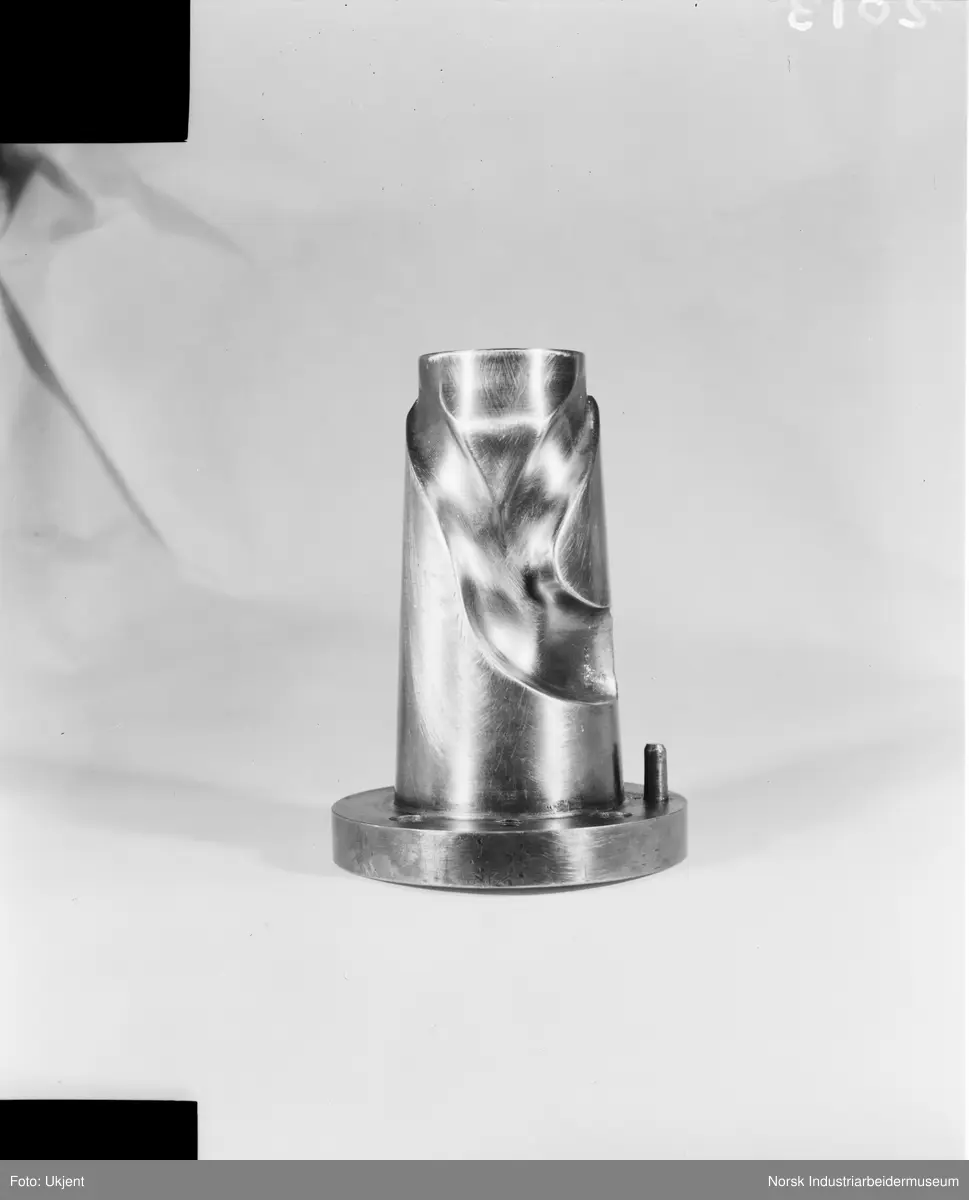 Krysshode til extruder. -Norsk Industriarbeidermuseum / DigitaltMuseum