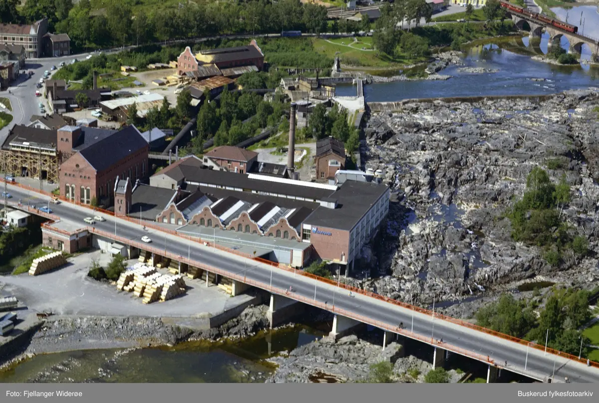 Øyaområdet med Hønefossen Hønefoss bruk jernbane brua 1966 -Buskerud ...