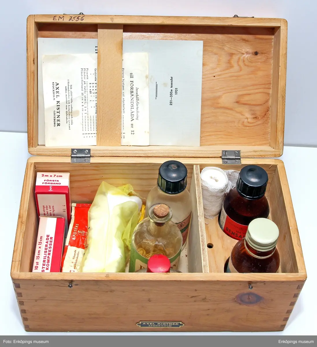 Förbandslåda -Enköpings museum / DigitaltMuseum