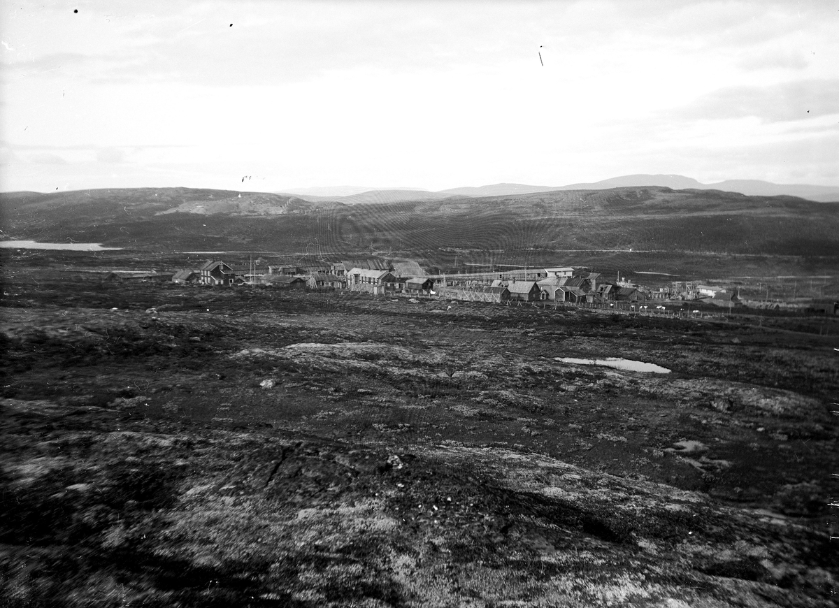 Kongens gruve en gang mellom 1916-1922. Fra venstre bla: stigerboligen ...
