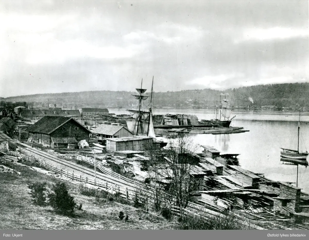 Havner og brygger i Moss. M. Peterson's & Søns trelasttomter før ...