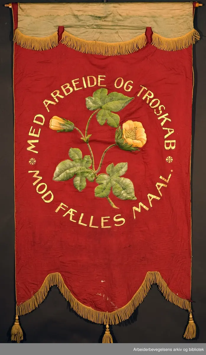 Vøiens arbeiderforening.Stiftet 20. januar 1907..Bakside..Fanetekst ...