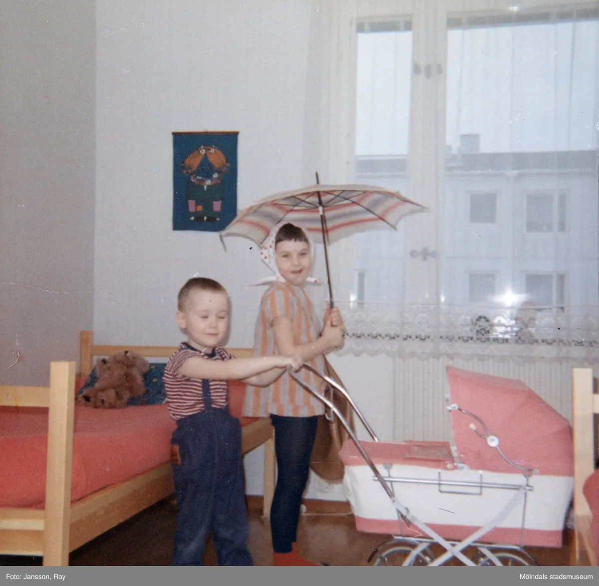 Syskonen Lars-Åke Jansson (gift: Dahlén) och Ilse (gift: Glimberg) har ...