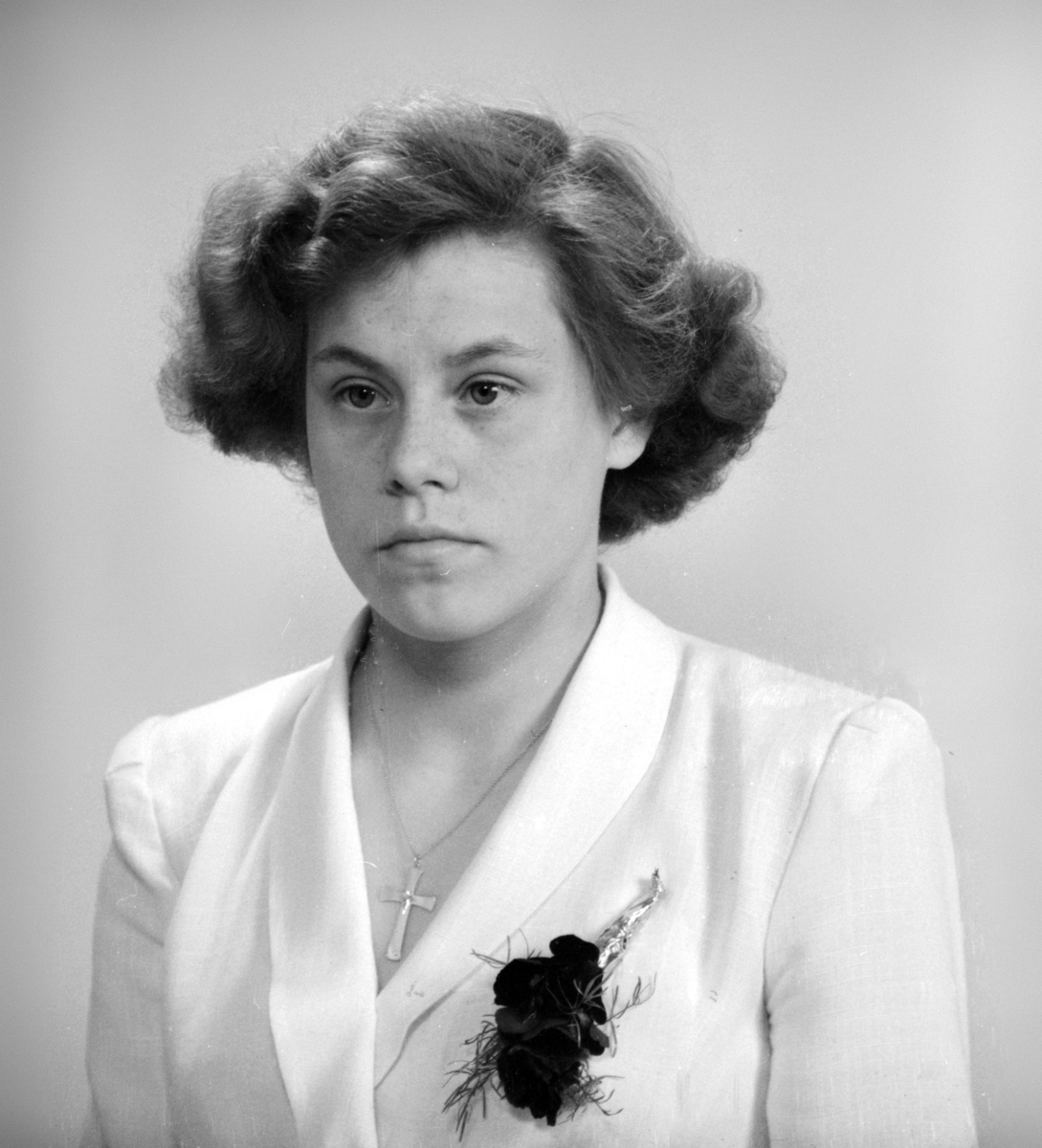 Konfirmanden Eva Sandberg. Foto 1947. -Länsmuseet Gävleborg ...