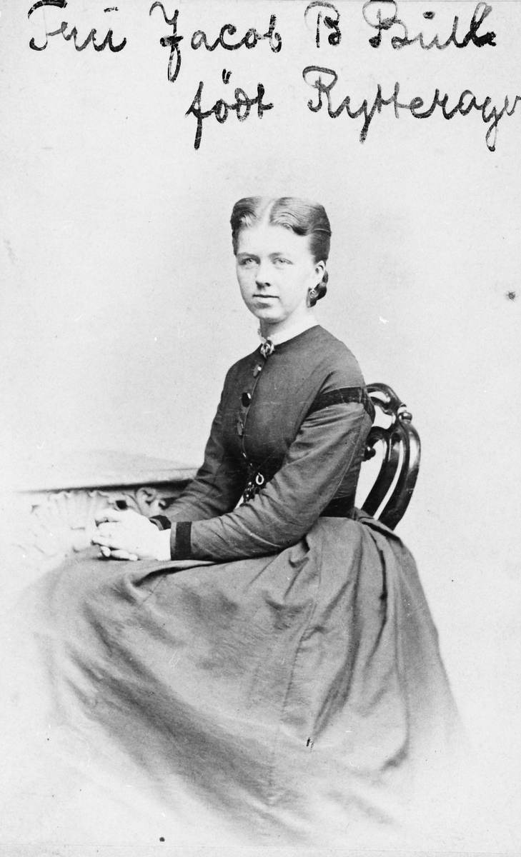 Gunvor Sofie Bull f. Rytterager (1843 - 1882). Gift med Jacob B. Bull i ...