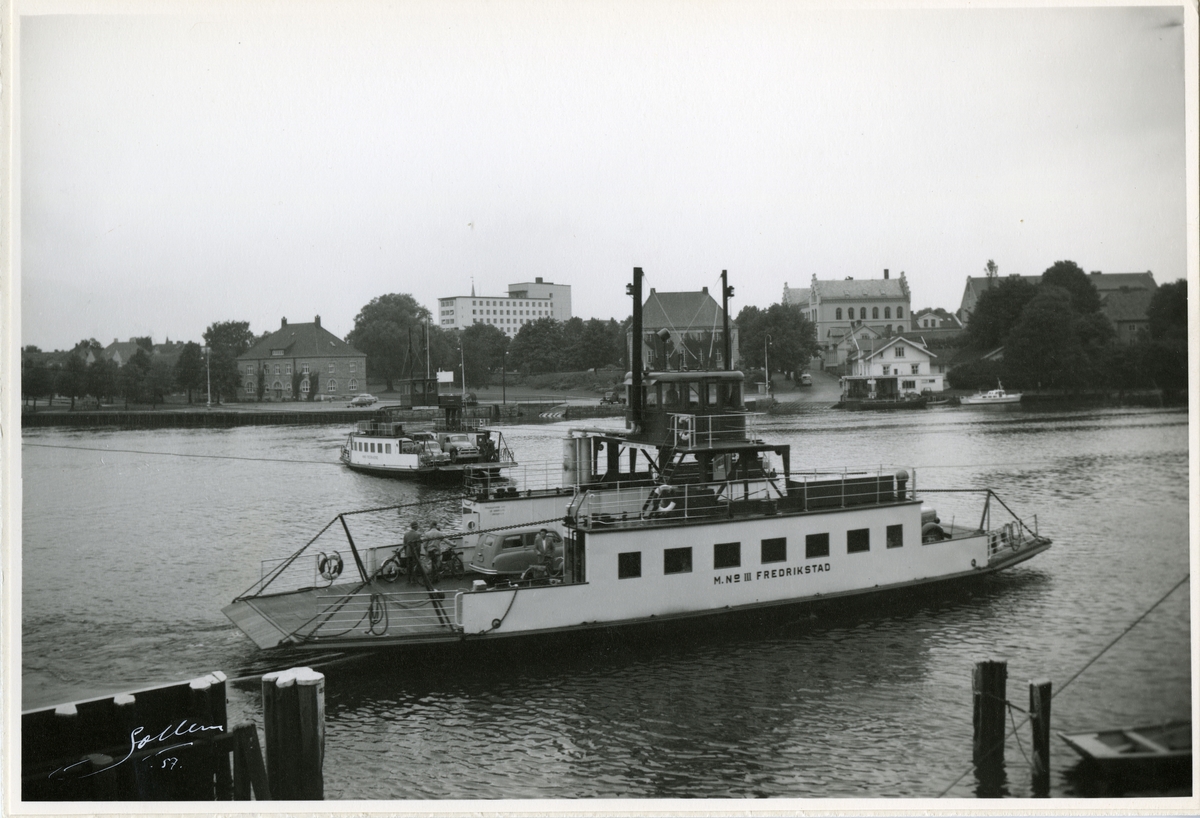 Fredrikstad. Glomma. Ferger. Motorferge ("Godvakkermaren" nr 3 ...