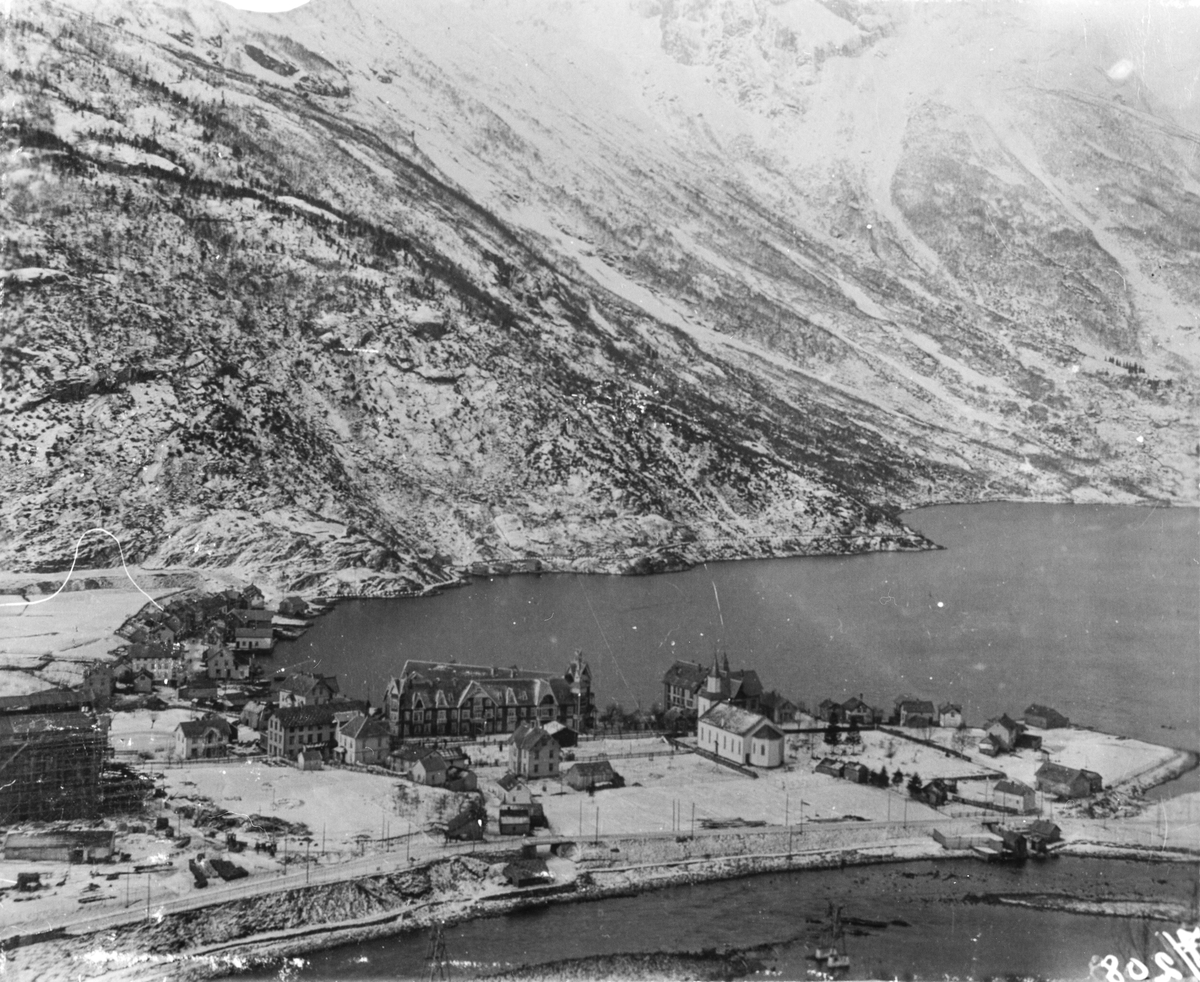 Odda sentrum og Almerket sett frå Ragde. -Kraftmuseet / DigitaltMuseum