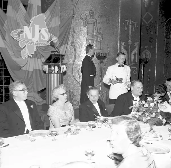 Bankett i Stadshusets Gyllene sal. Generaldirektör Erik Upmark till ...