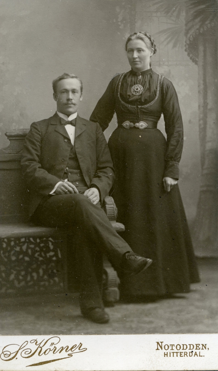 Atelierfoto av Olaf G. og Aslaug Helland, mai 1903. -Bø Museum ...