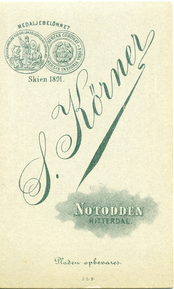 Atelierfoto av Olaf G. og Aslaug Helland, mai 1903. -Bø Museum ...